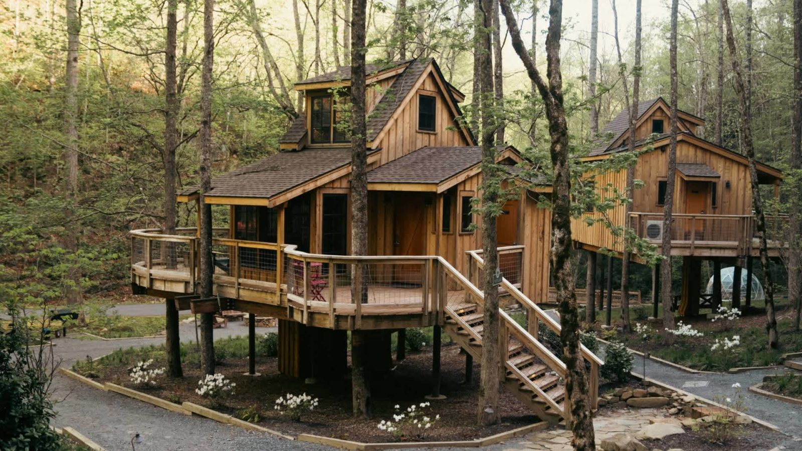 1-2 Bedroom Treehouse Rentals in Gatlinburg, TN