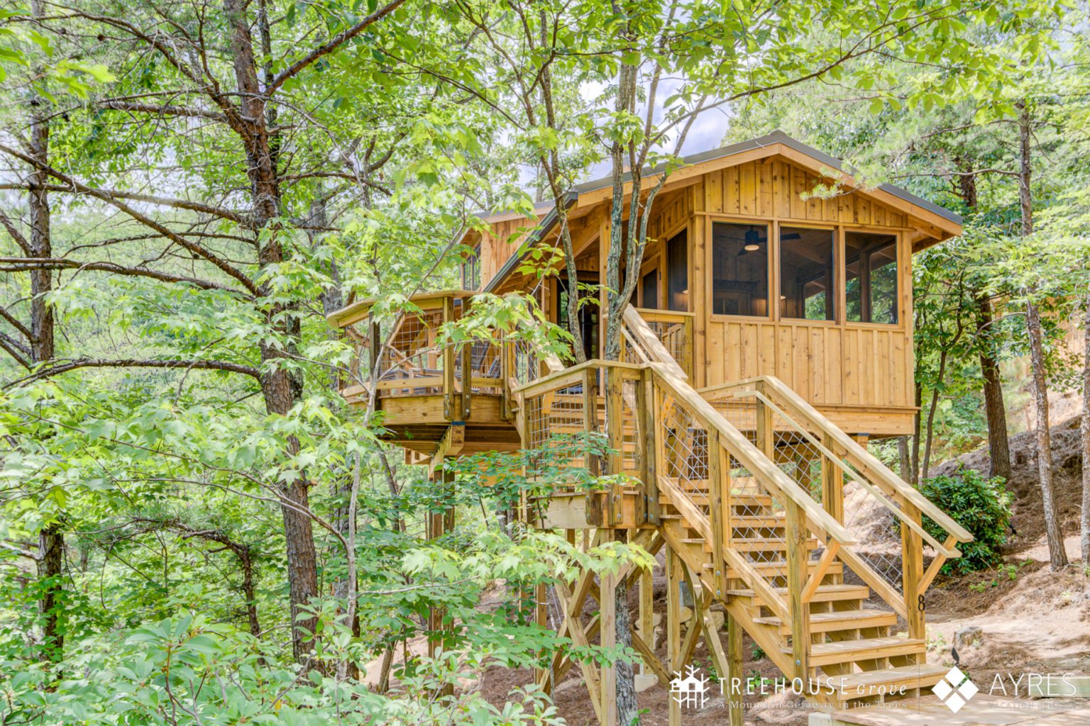 Traveling to Gatlinburg | Treehouse Grove | Gatlinburg, TN